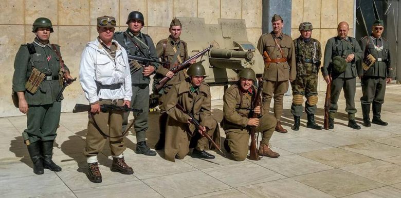 Όταν η Ιστορία ζωντανεύει: Αναβιωτές στο Πολεμικό Μουσείο Αθηνών ...