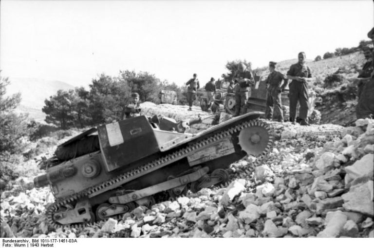 The Italian WW2 tankettes found in Iraq – WW2Wrecks.com
