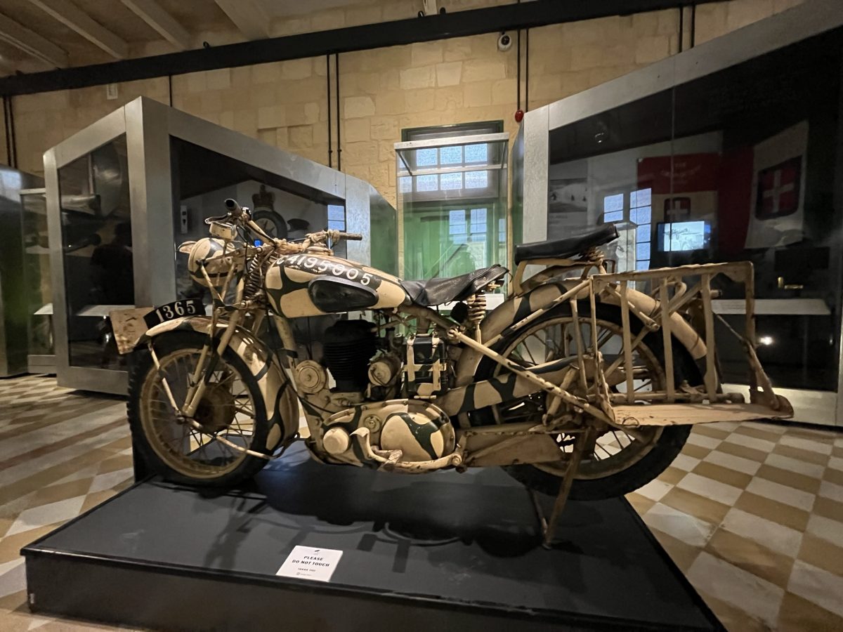 A detailed presentation of the BSA M20 motorbike at the St. Elmo Museum ...